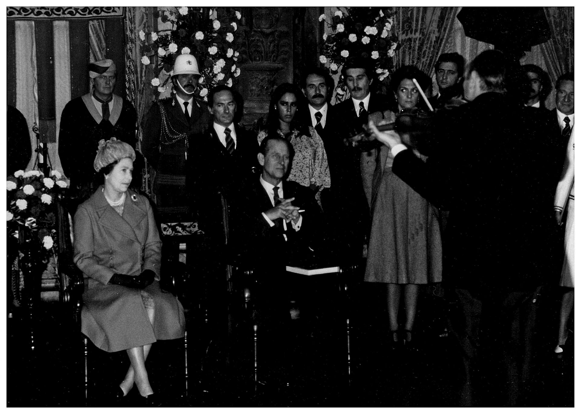 Genova, celebrato il 42° anniversario della visita della Regina ...