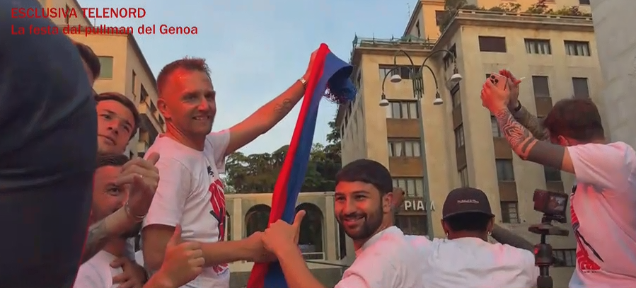 Only One Year, le immagini della festa sul pullman scoperto del Genoa ...