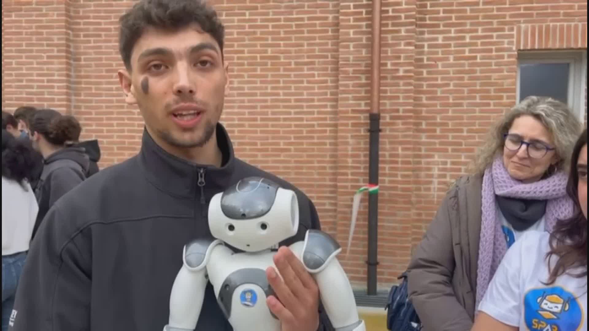 Ronco Scrivia, il robot dei ragazzi del Primo Levi diventa star: “Così ...