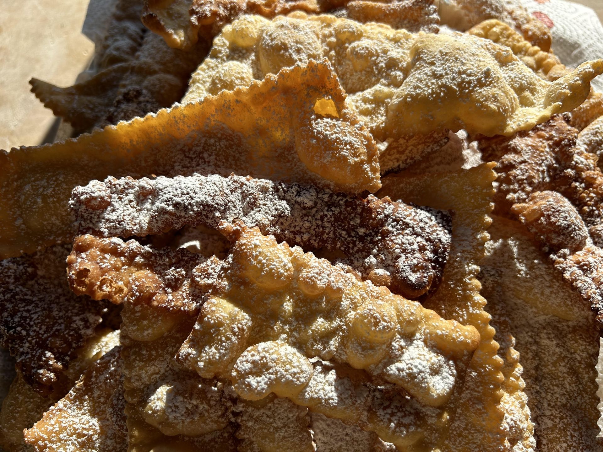 Benvenuti in Liguria con la sfida tra sindaci e la ricetta delle bugie ...