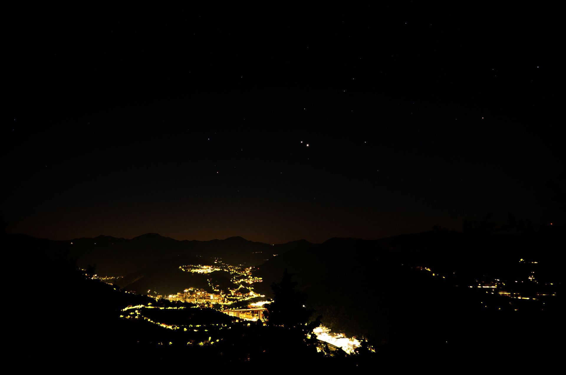Questa notte il 'bacio' fra Giove e Venere nel cielo di Genova. E c'è ...